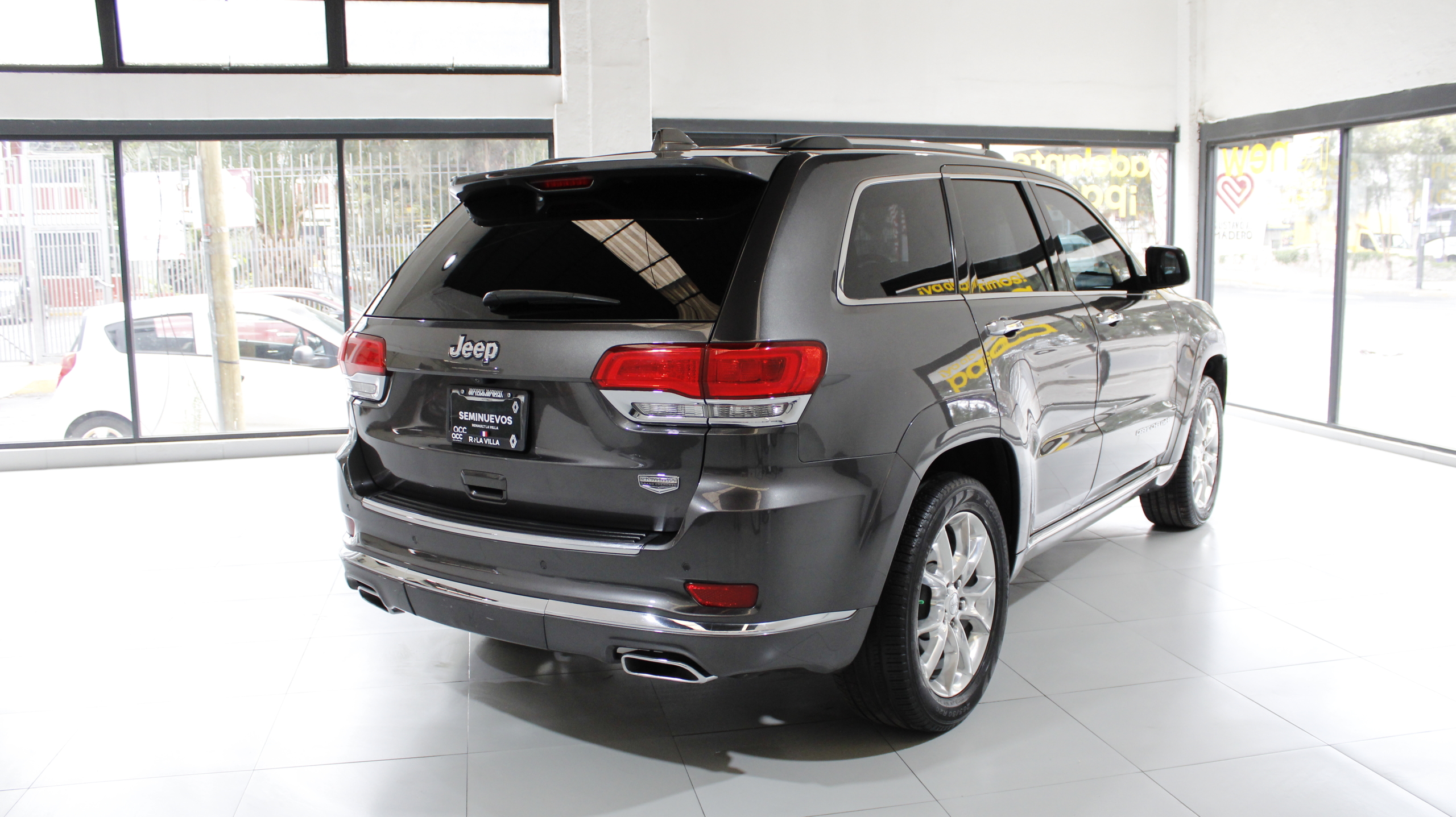 Jeep Grand Cherokee Summit TA 4X4 – Luxo Cars